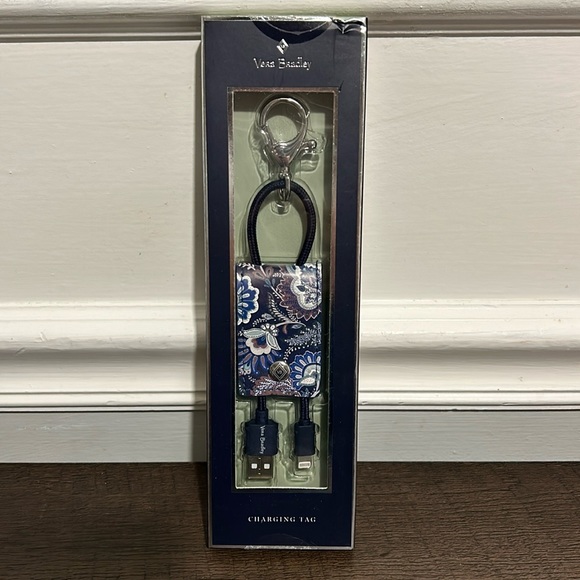 Vera Bradley | Accessories | 55 Gifts New Vera Bradley Charging Tag ...